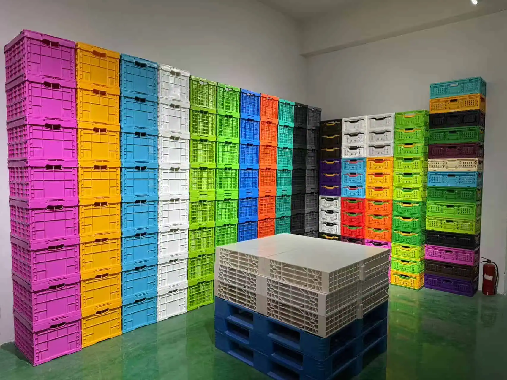 100L Extra Large Logistic Tote Bin | Secure Lockable Moving Crate